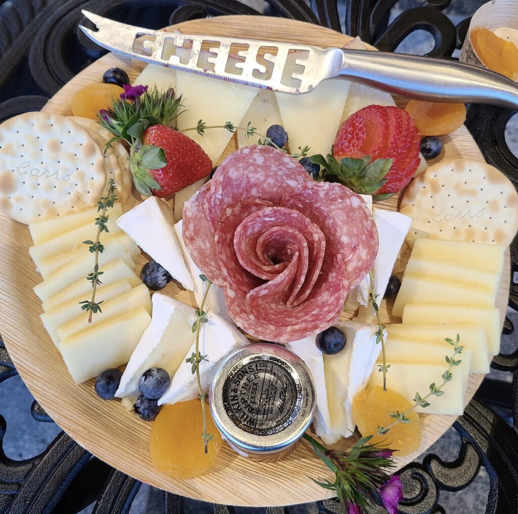 Board Building & Wine Tasting – Taste & Technique